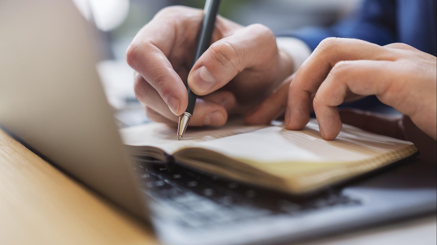 活在壓力煲中的周刊工作者 | am730